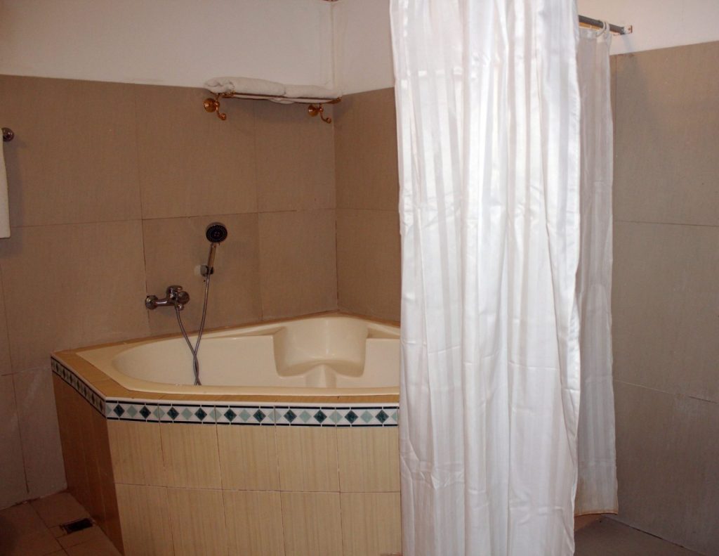 Baignoire d'angle : comment la choisir